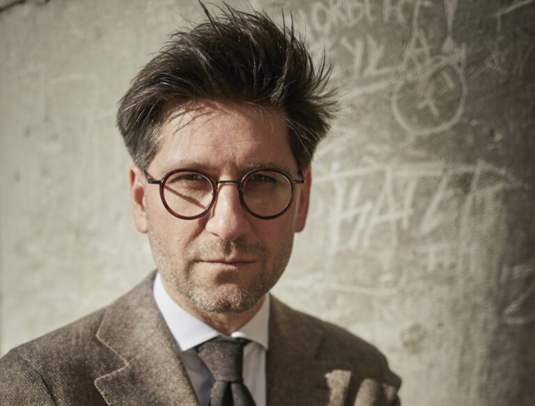 Teatr – Miesięcznik „Teatr” to przewodnik po współczesnym teatrze w ...